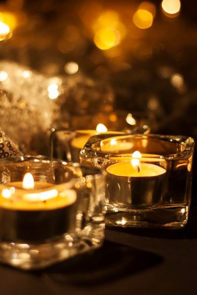 Une bougie de décoration : pour un intérieur classe et cosy.